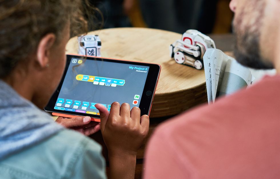 Anki's Code Lab Brings Sophisticated Graphical Programming to Cozmo ...